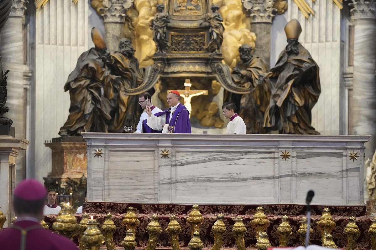 Cardinal performs rite to restore defiled altar | Northwest Arkansas ...