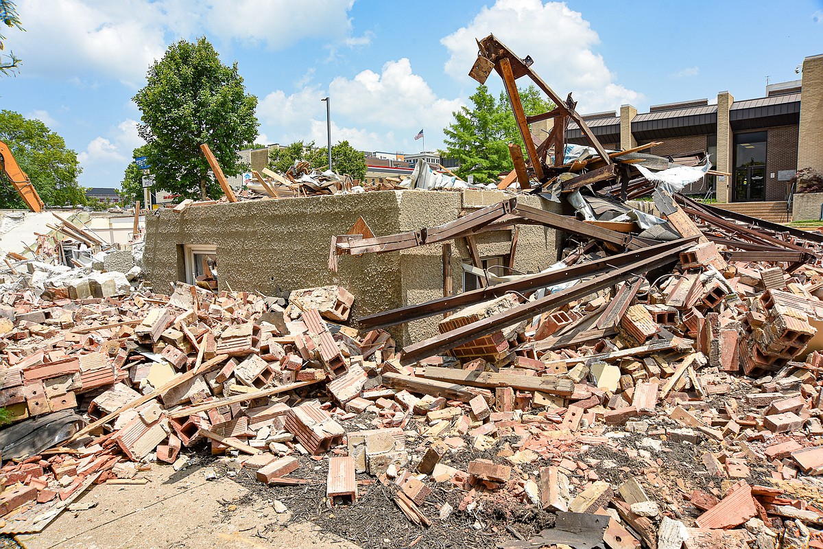 City demolishes old church building on Monroe Street | Jefferson City ...