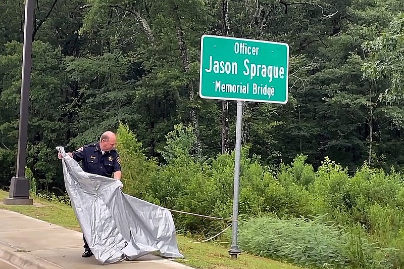 WATCH | New Texas-side bridge dedicated to Officer Jason Sprague, who ...