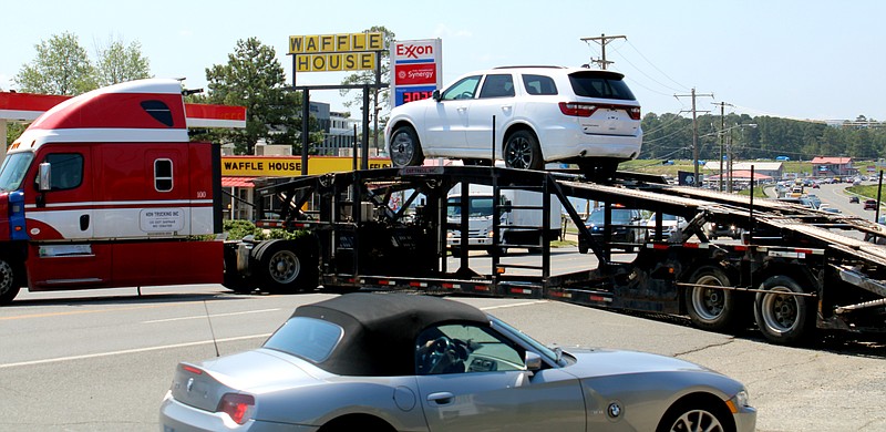 WATCH | High-centered truck snarls traffic | Hot Springs Sentinel Record
