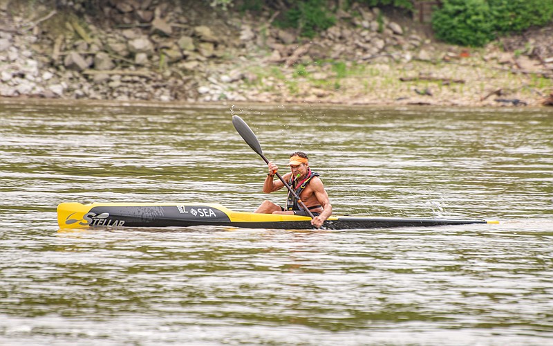 Canoers, kayakers make journey to Jefferson City via river race ...