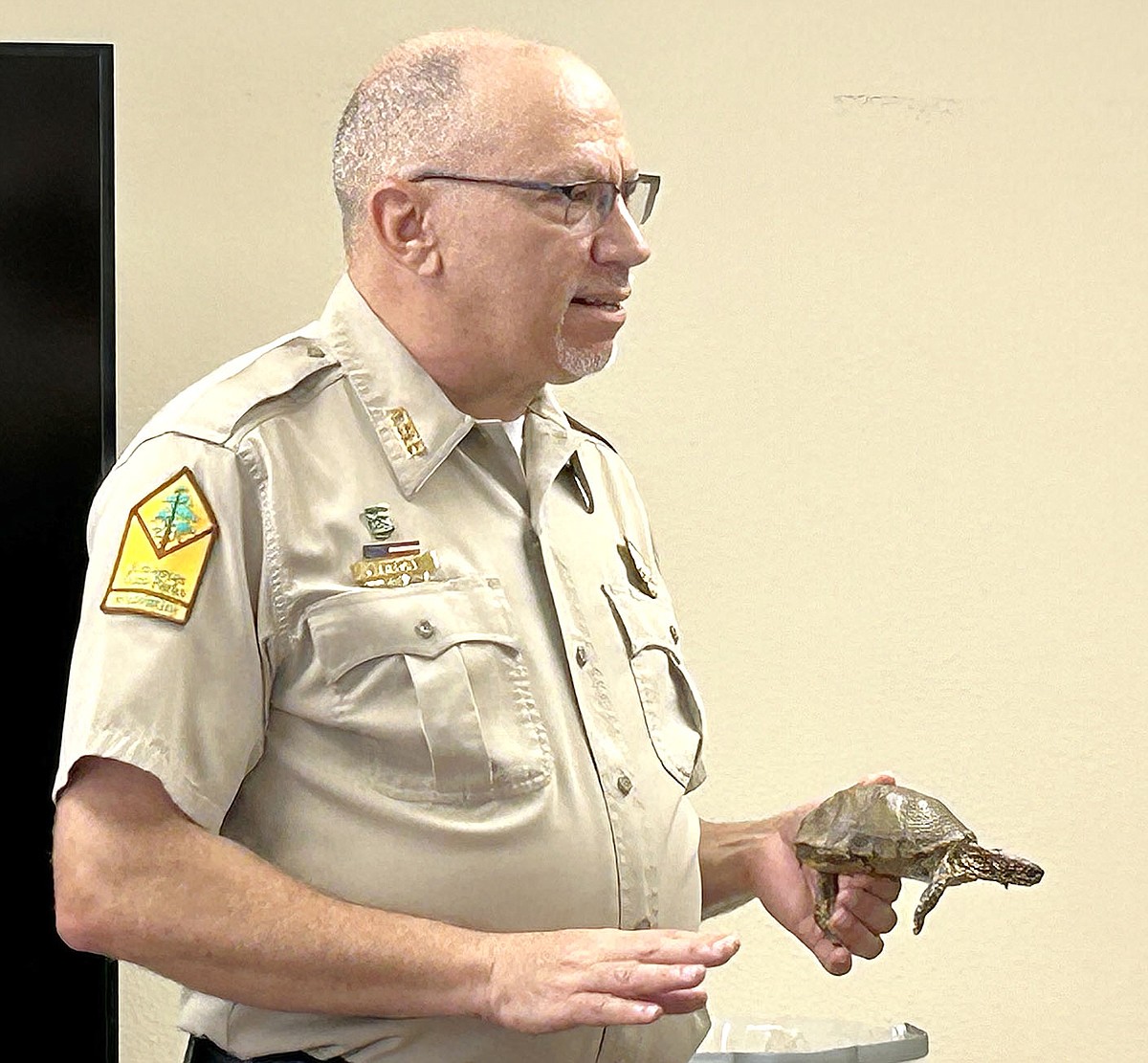 Hobbs State Park interpreter presents program, shows reptiles at Pea ...