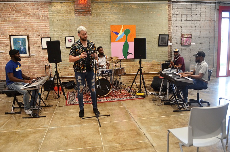 The Vibe’s tunes make for cool time at Live@5 | The Arkansas Democrat ...