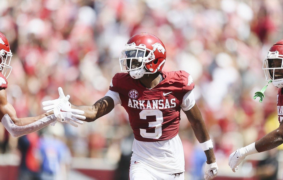 Hog cornerback uses football IQ to stump receivers | Hot Springs ...