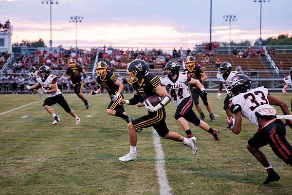 Fulton football striving for improvement with young team | Fulton Sun