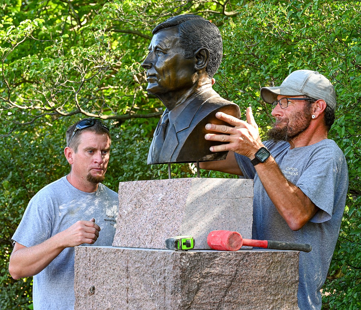 Crews install bust of former governor in garden named for him | Fulton Sun