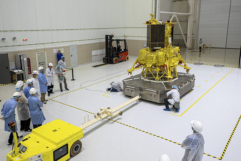Russias Luna 25 Spacecraft Crashes Into The Moon Ending Its Bid To