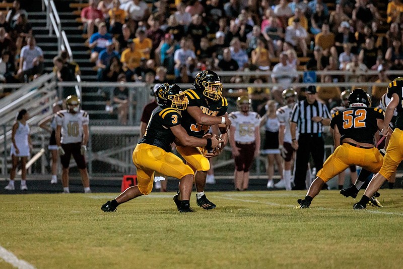 Eldon shuts down Fulton football in season opener | Fulton Sun