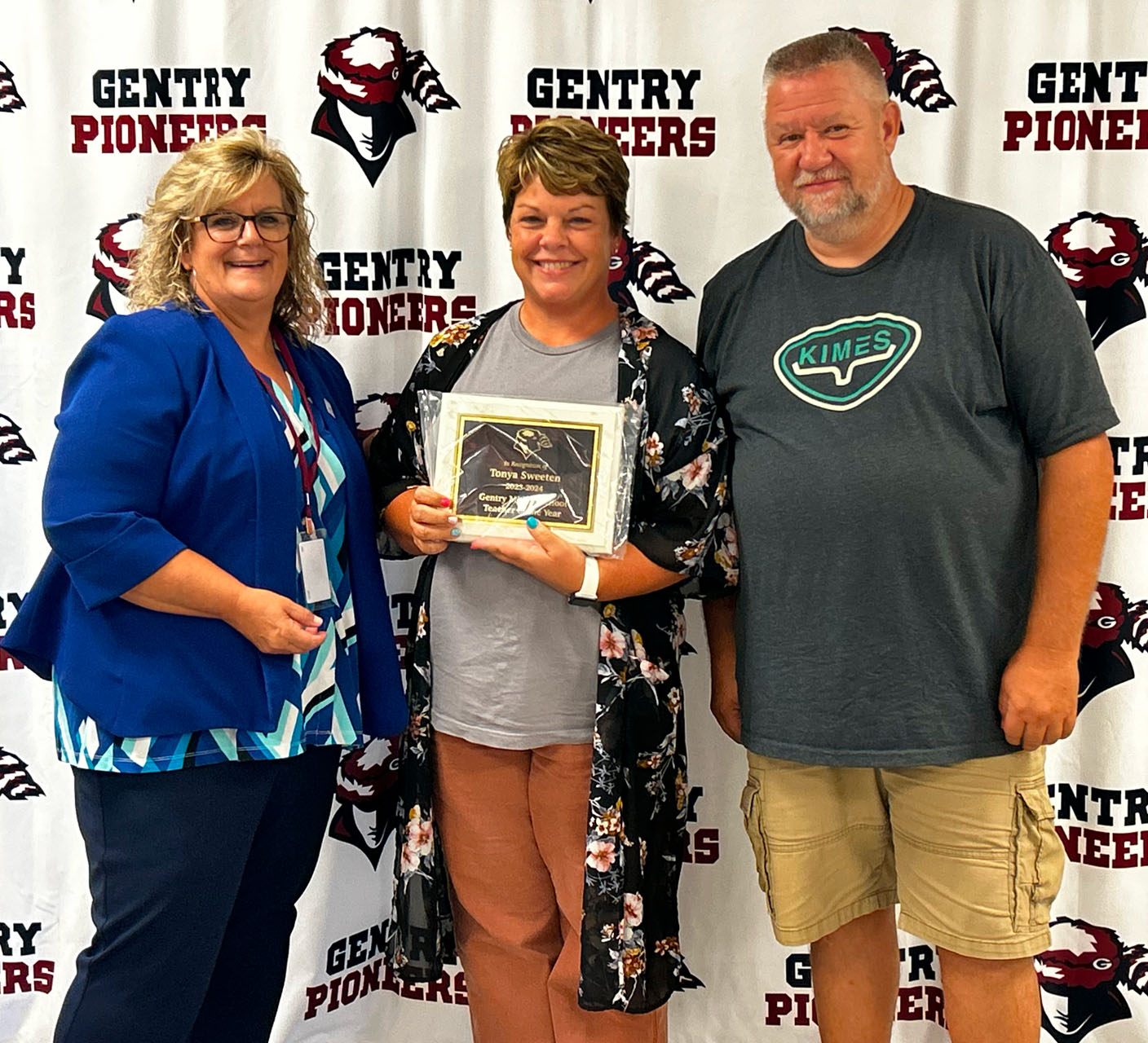 Gentry School Board honors teachers, employees at August meeting ...