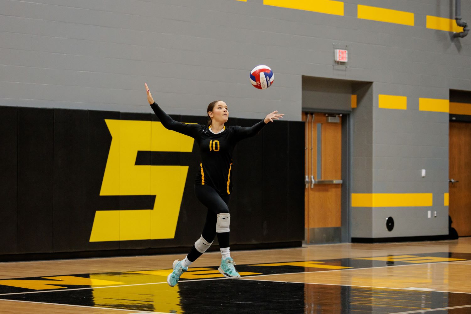 Fulton volleyball sweeps rival Mexico in first match at new gym ...