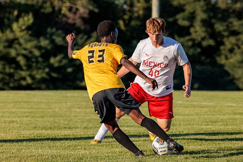 Fulton boys soccer takes down Mexico in offensive onslaught | Fulton Sun