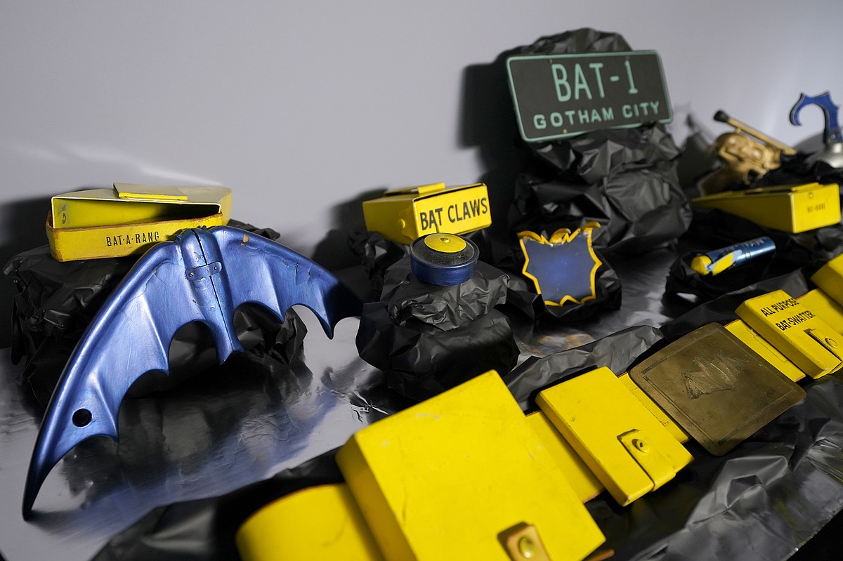 From spaceships to ‘Batman’ props, a Hollywood model maker’s creations ...