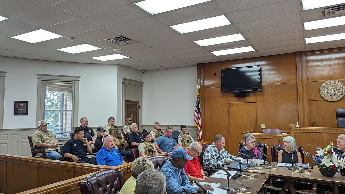Quorum Court votes to increase deputy pay | Magnolia Banner News