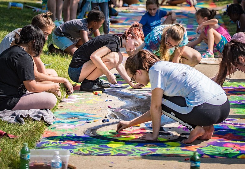 ENTERTAINMENT: Chalk it up for fun Saturday at Thea Paves the Way | The ...