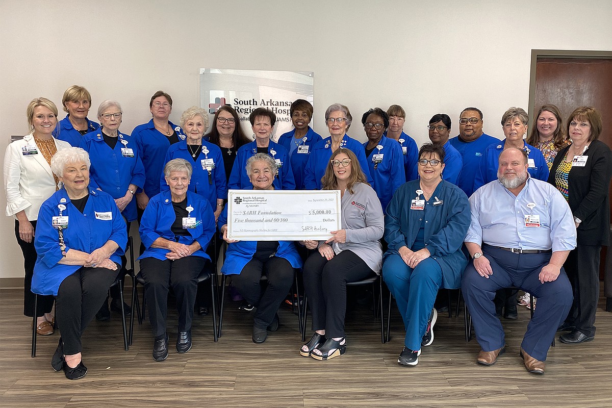 Hospital Auxiliary makes donation towards mammography machine | El ...