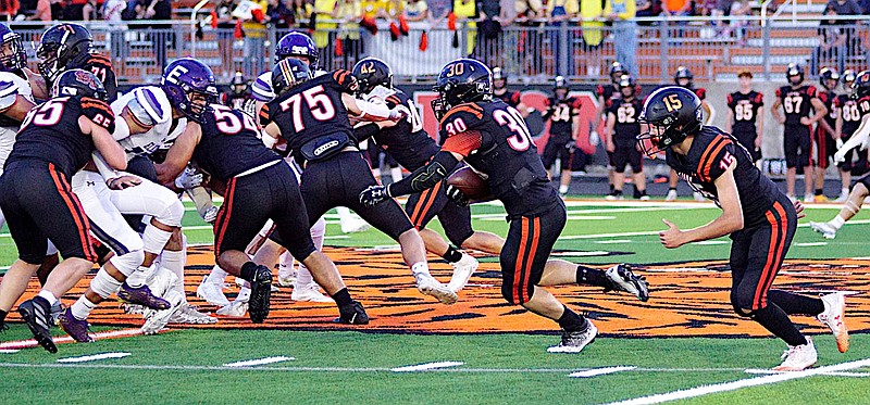 Gravette falls in conference opener | Westside Eagle Observer