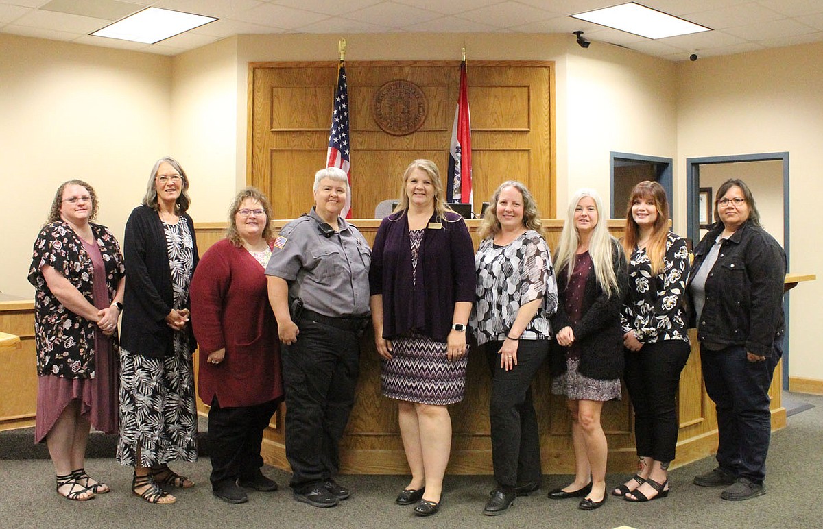 Circuit clerk’s office awarded for excellence in services | The ...