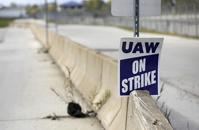 Workers reject Mack deal, set up strike | The Arkansas Democrat-Gazette ...