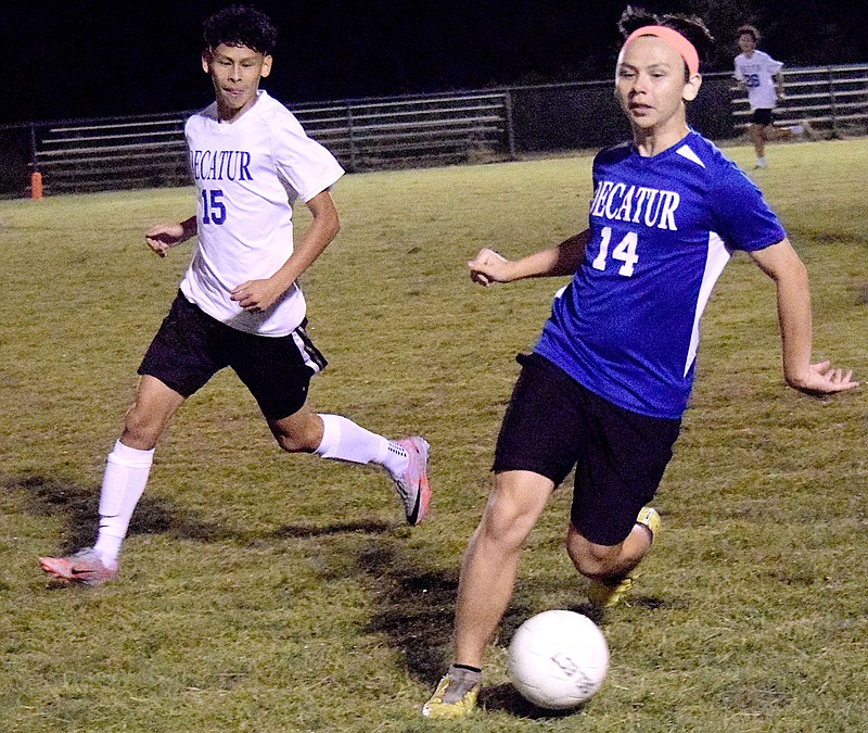 Soccer fans get preview during alumni-student match in Decatur ...