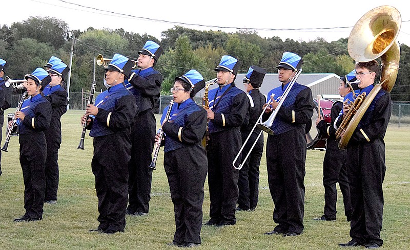 Bulldog marching band sees good turnout for fundraising event ...