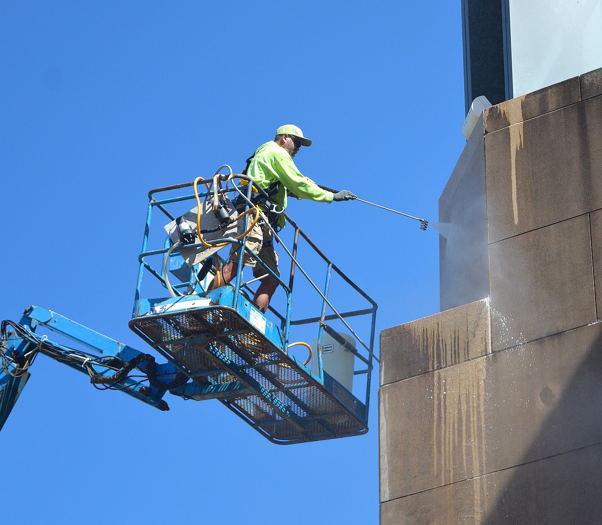 WATCH | VHS starts cleaning, updating convention center | Hot Springs ...