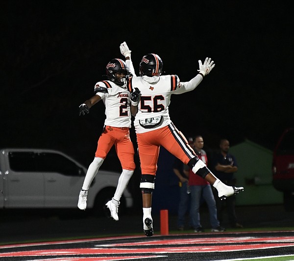 Prep Football: No. 5 Texas High remains unbeaten with win over Marshall ...