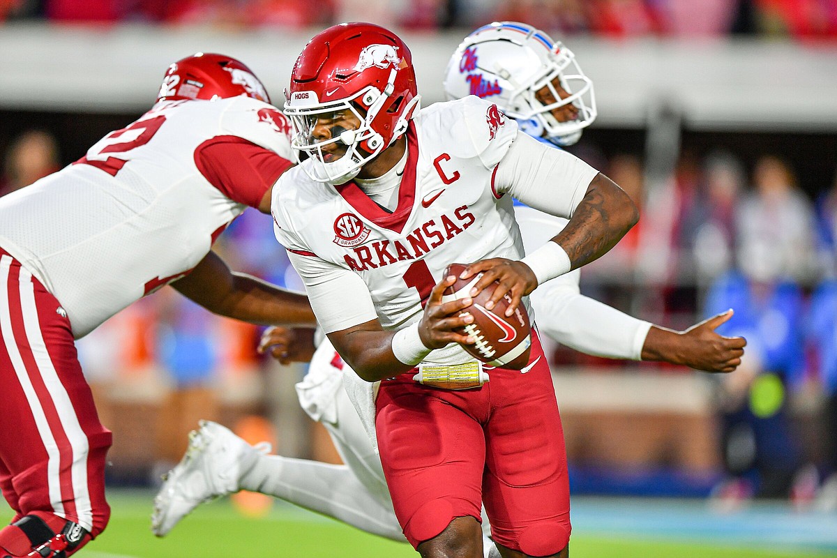 Razorbacks' offense is searching for flow | Texarkana Gazette