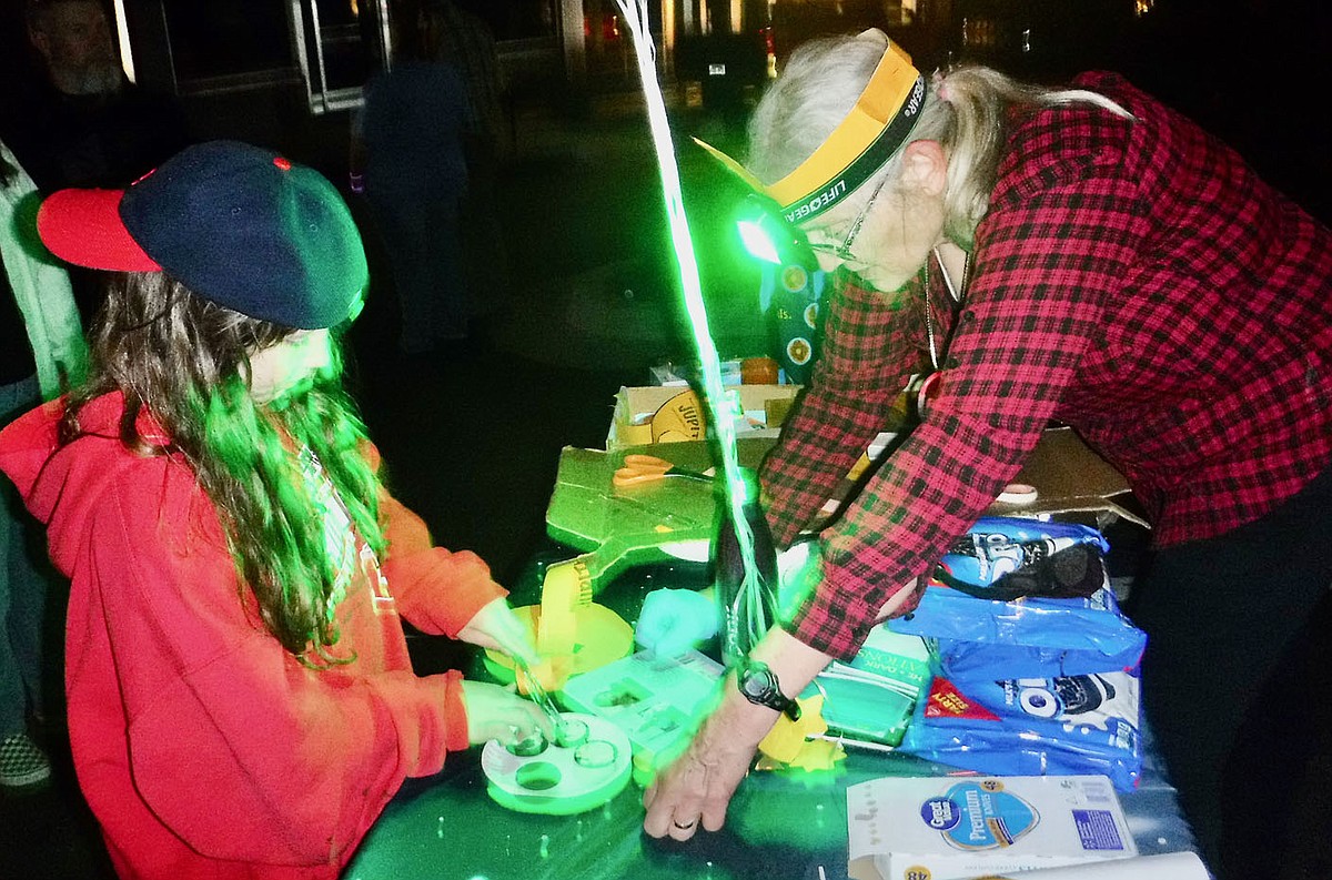 Moon Over Main brings out Gravette area stargazers | Westside Eagle ...