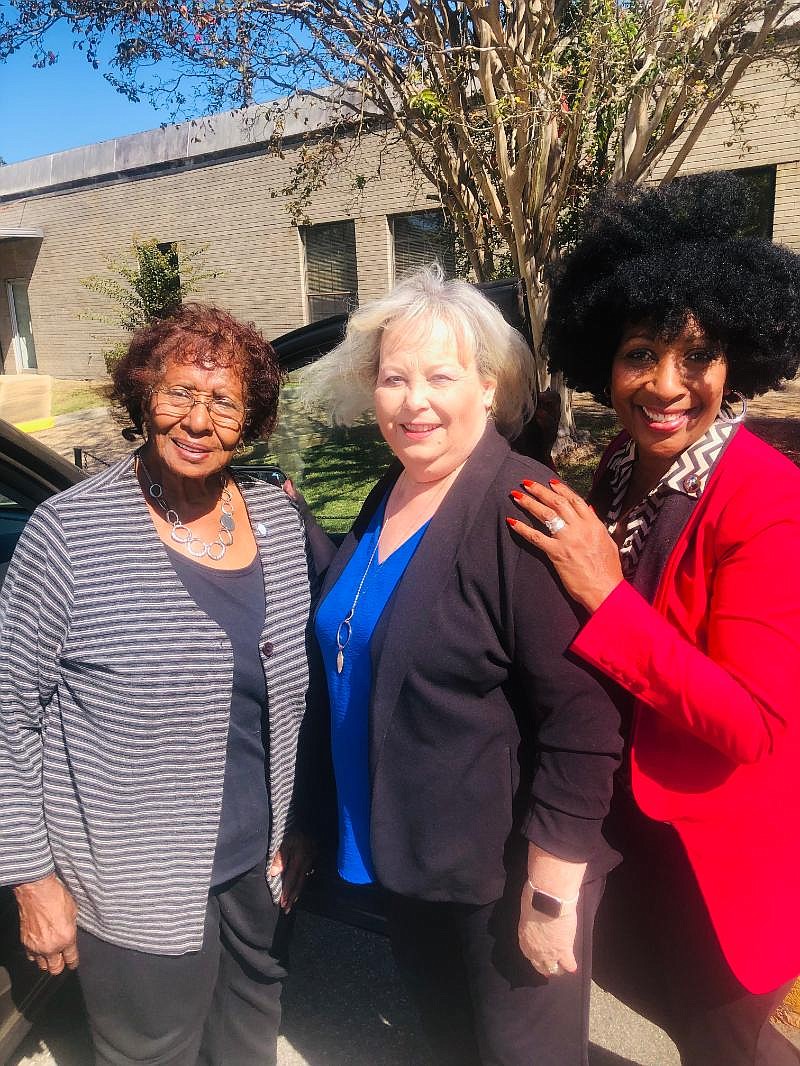 Author visits Camden on book tour | Camden News