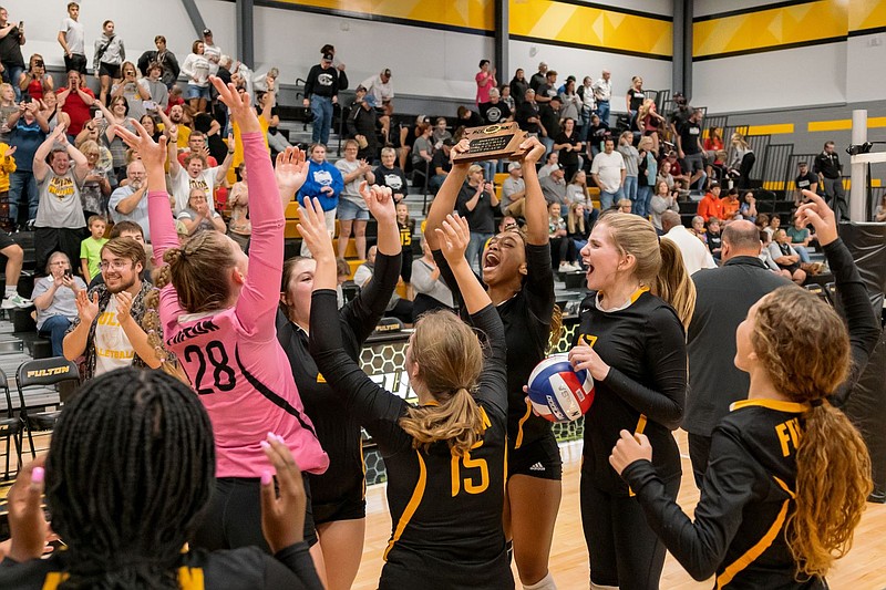 Fulton volleyball beats Centralia, winning its first district title in ...