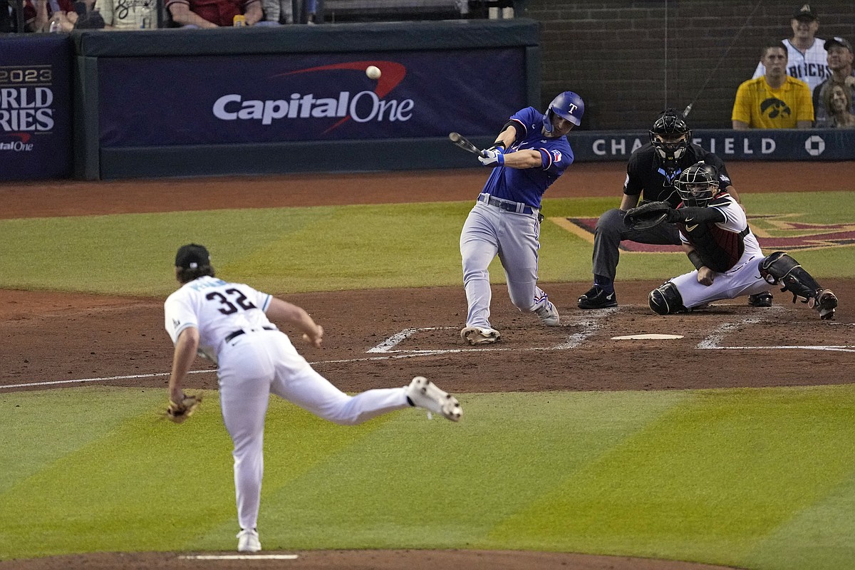 Seager stars with 2-run HR, stellar defense to lead Rangers over D ...