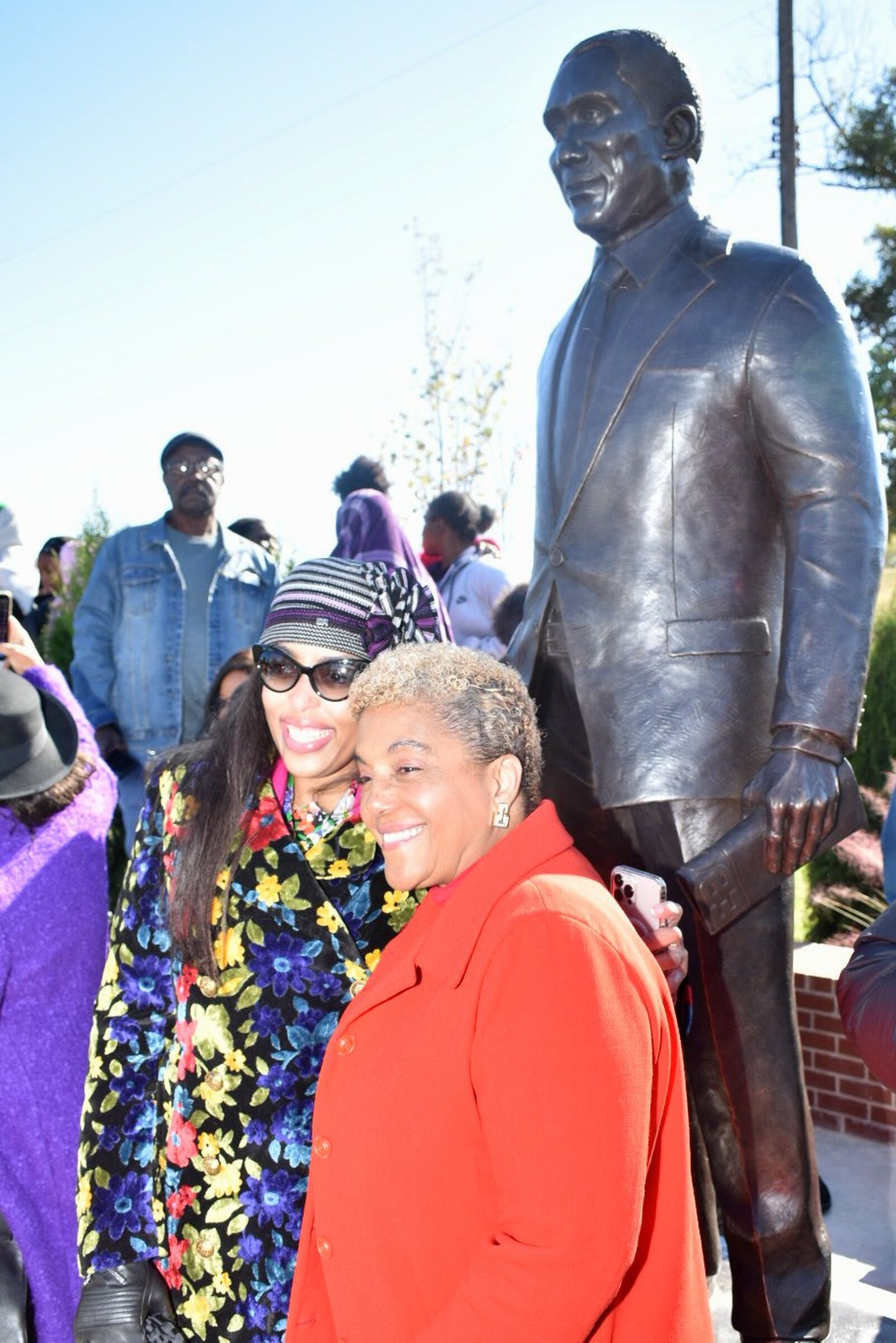 Statue unveiled of late publisher John H. Johnson in Arkansas City ...