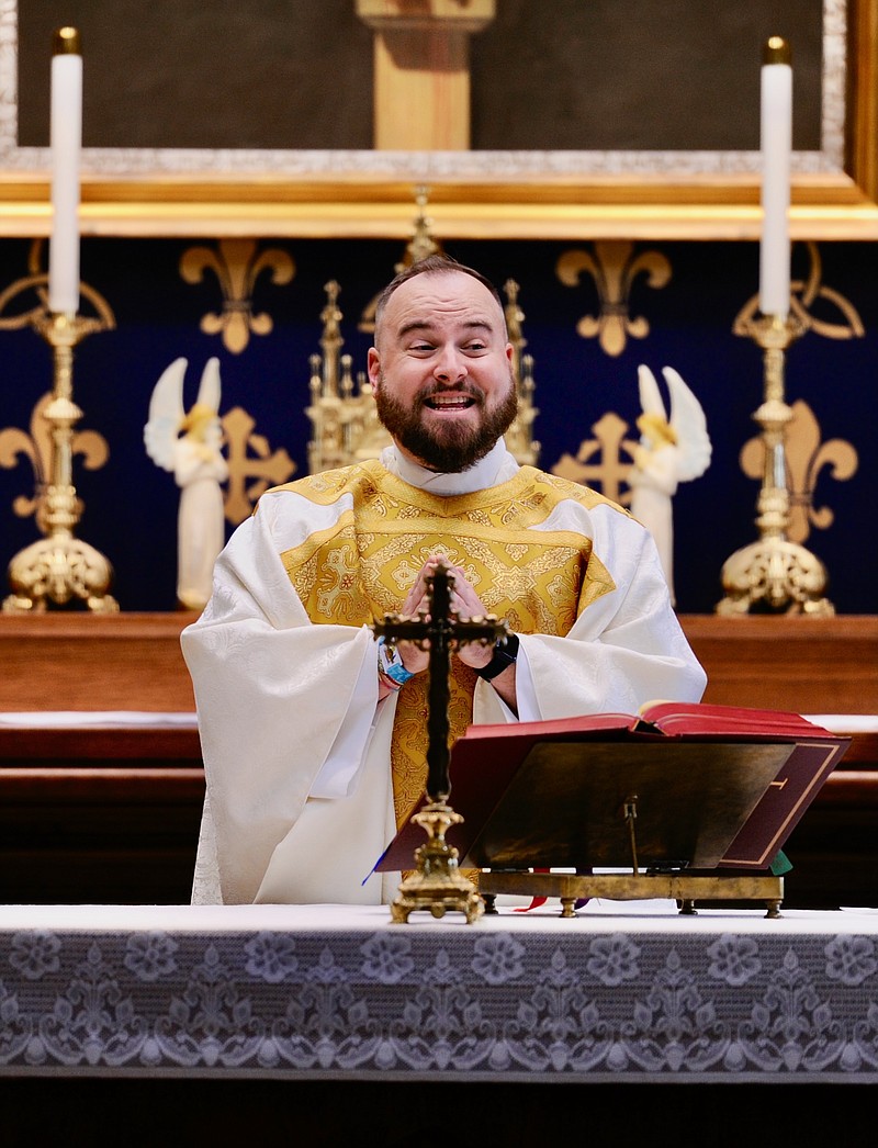 Local students salute veterans, learn about service | Jefferson City ...