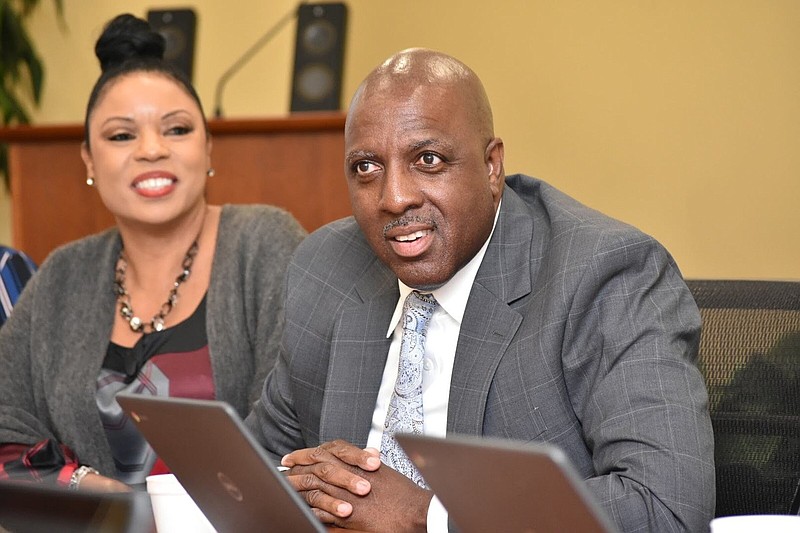 Ex-Hog pushes SEARK funding | Northwest Arkansas Democrat-Gazette