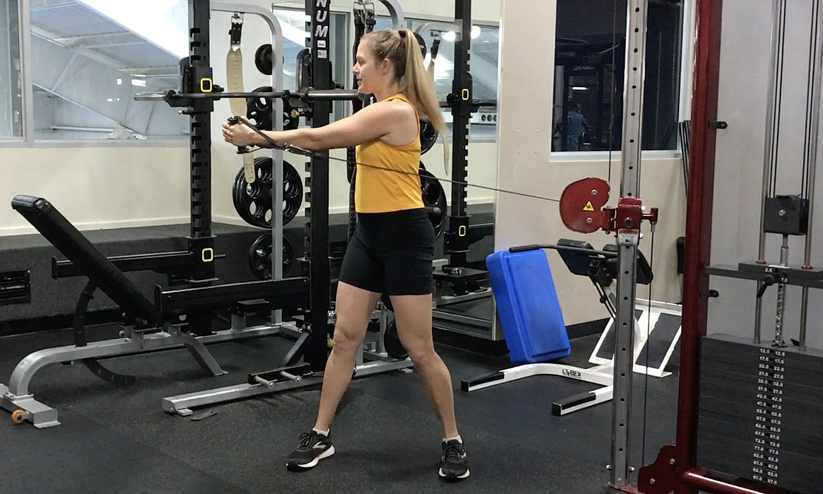 MASTER CLASS: Sequential Cable Rotation tightens midsection | The ...