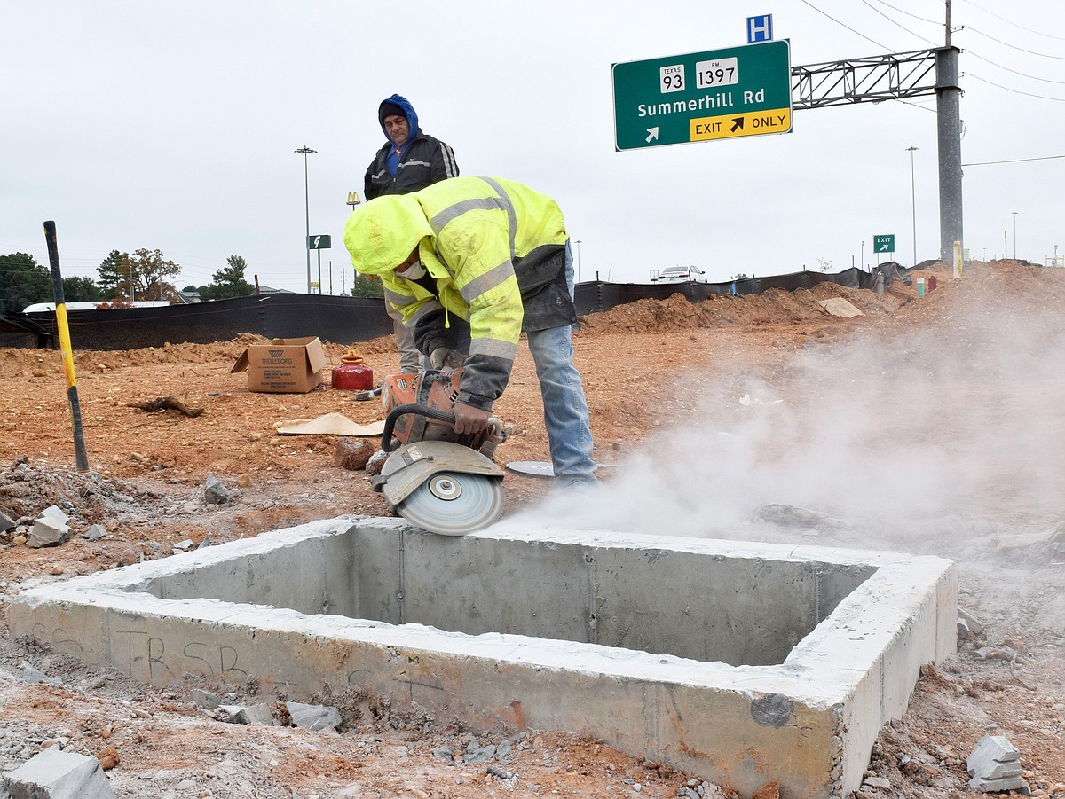 PHOTO | Roadhouse construction moving along | Texarkana Gazette