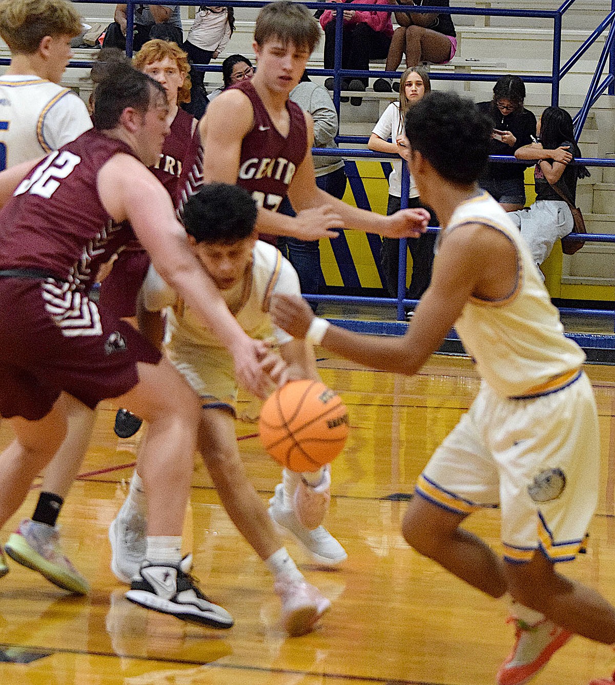 Pioneers post big win against Bulldogs, lose by slim margin to Huskies ...