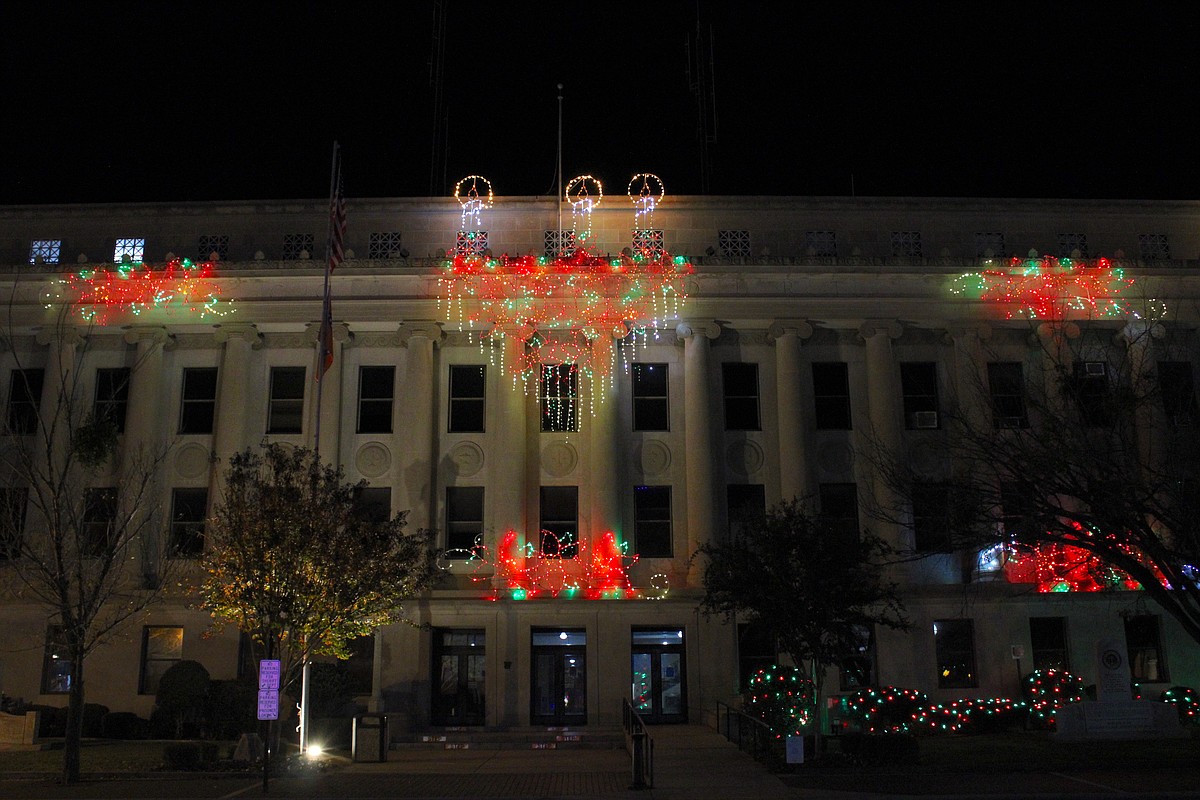 PHOTO: Courthouse lights | El Dorado News