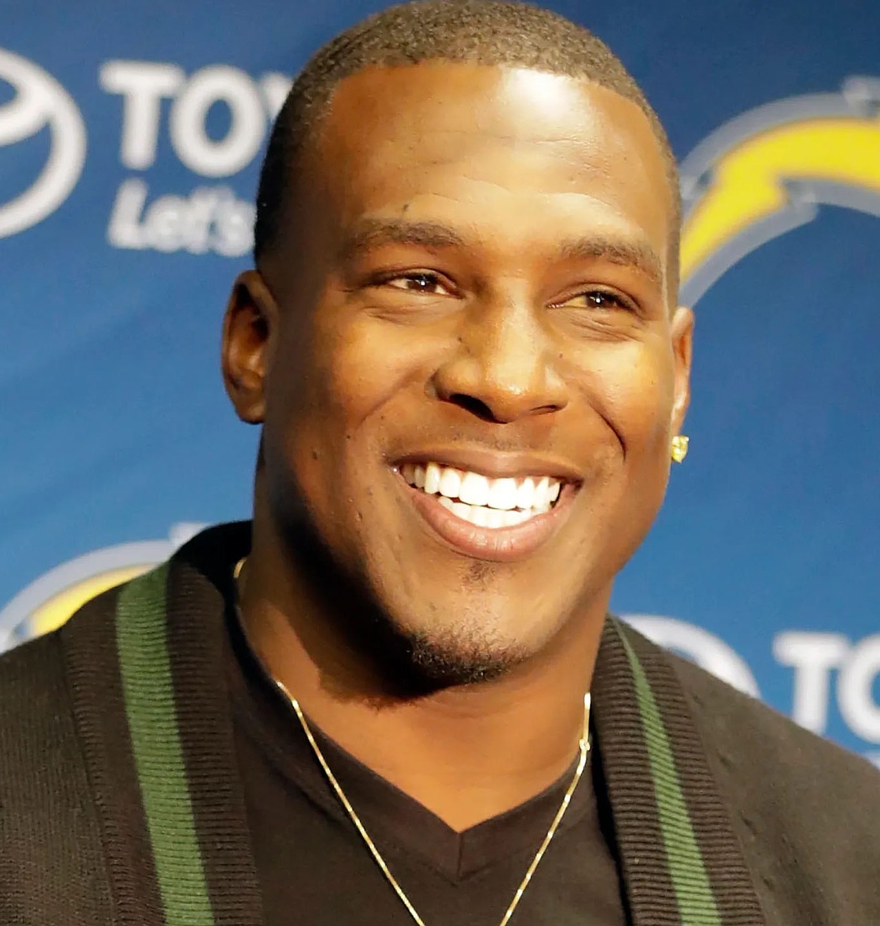 Julius Peppers and Antonio Gates advance to semifinal stage for Pro ...