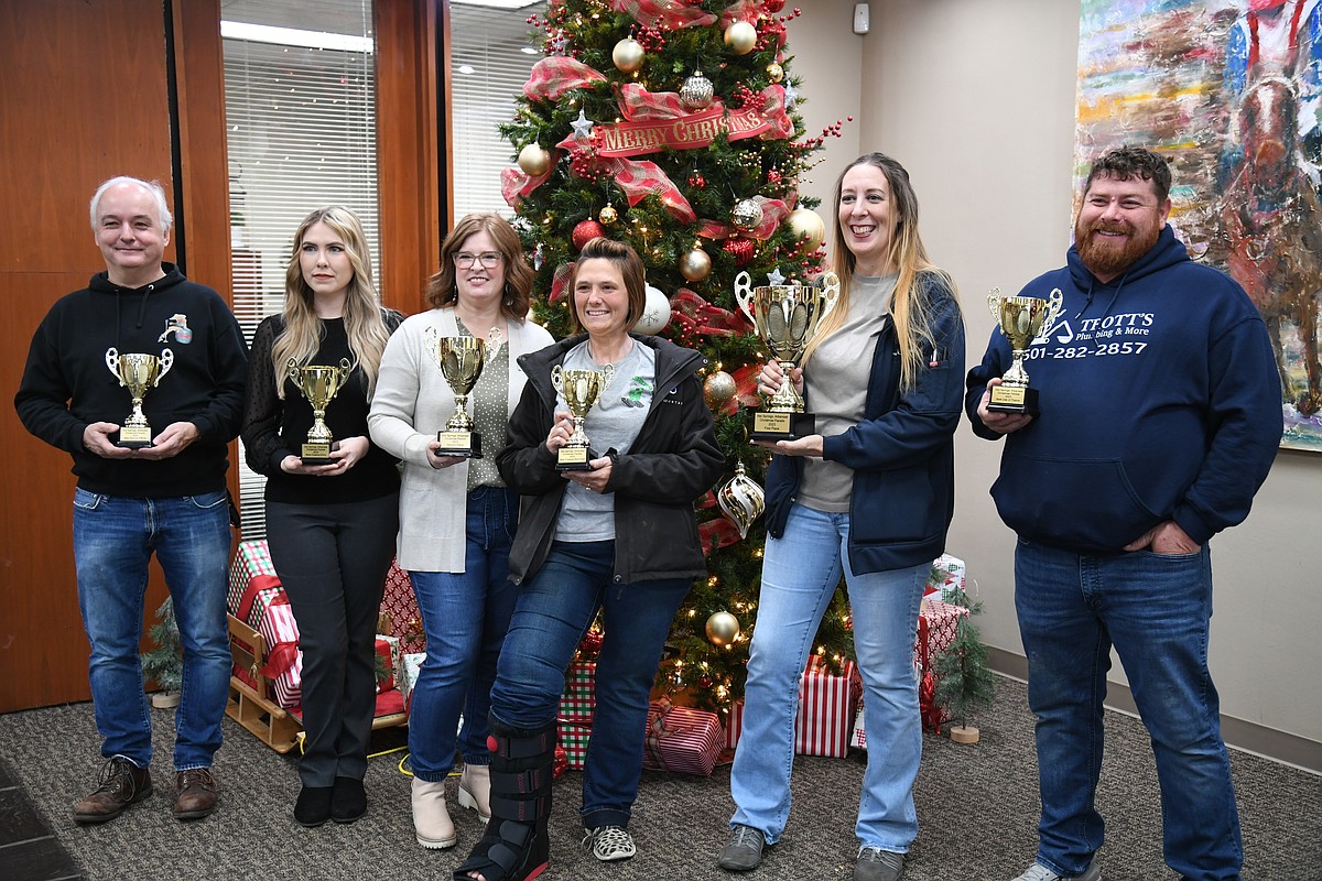 WATCH, GALLERY | Like ‘magic’: Annual Christmas Parade draws smiles ...