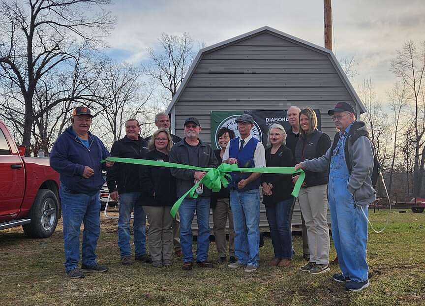 Young’s Tree Service hosts ribbon cutting ceremony | Fulton Sun