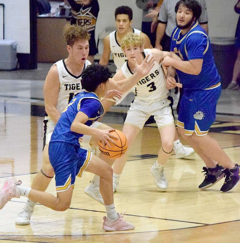 Tigers take bite out of Bulldog gameplan | Westside Eagle Observer