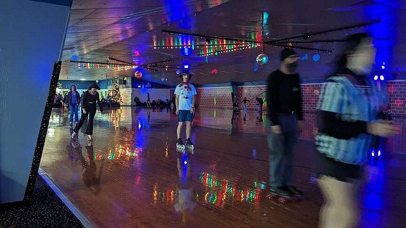 Santa hits the rink at Sk8 Zone | Jefferson City News Tribune