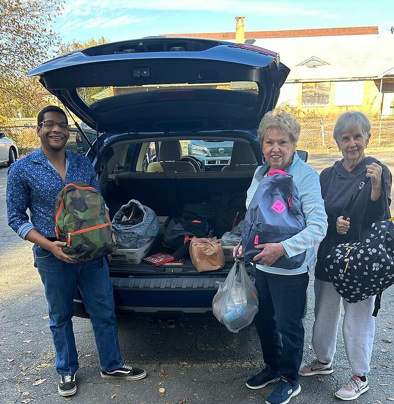 Willing Workers of WH give backpacks | Pine Bluff Commercial News