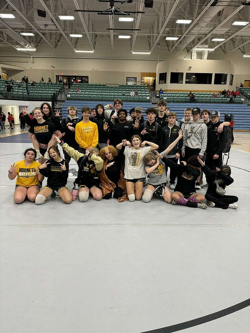 Fulton girls wrestling goes 3-2 in NCMC Tournament | Fulton Sun