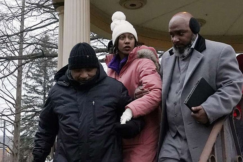 Grand jury: Ohio woman who miscarried at home won’t be charged | Hot ...