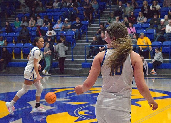 WATCH | Dickerson’s tenacity boosts Lakeside Lady Rams over Hot Springs ...