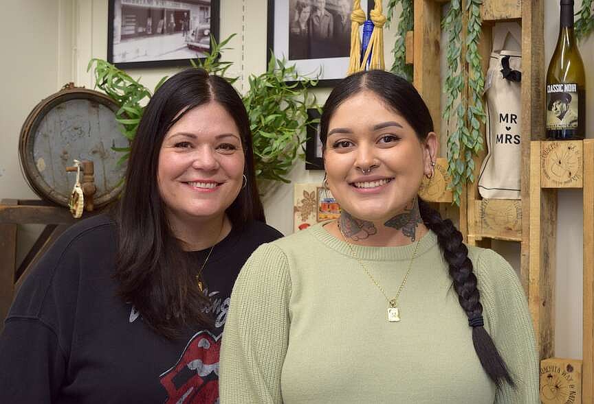 WATCH | Mother-daughter duo crafts candles | Hot Springs Sentinel Record