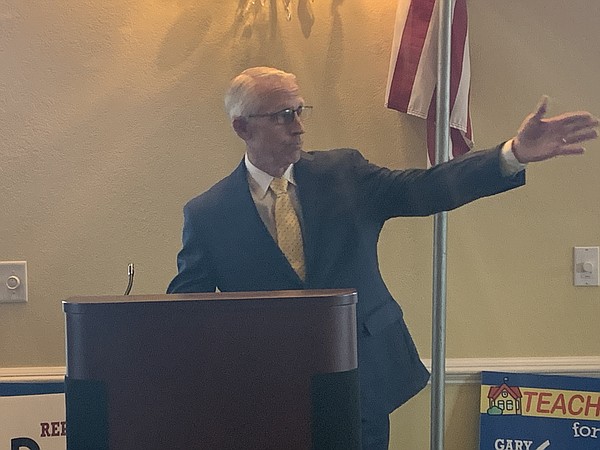 Texas State Representative Gary VanDeaver campaigns at Northridge Country Club focusing on ...