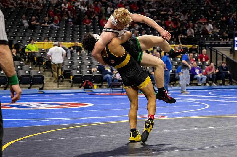 Fulton boys wrestlers Blattner and Brocksmith go 2-0 on Day 1 at state ...